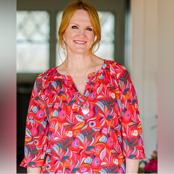 The Pioneer Woman | Tops | The Pioneer Woman Floral Blouse | Poshmark